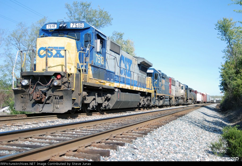 CSX 7518,2571,SOO 6038,CSX 93 Q525`